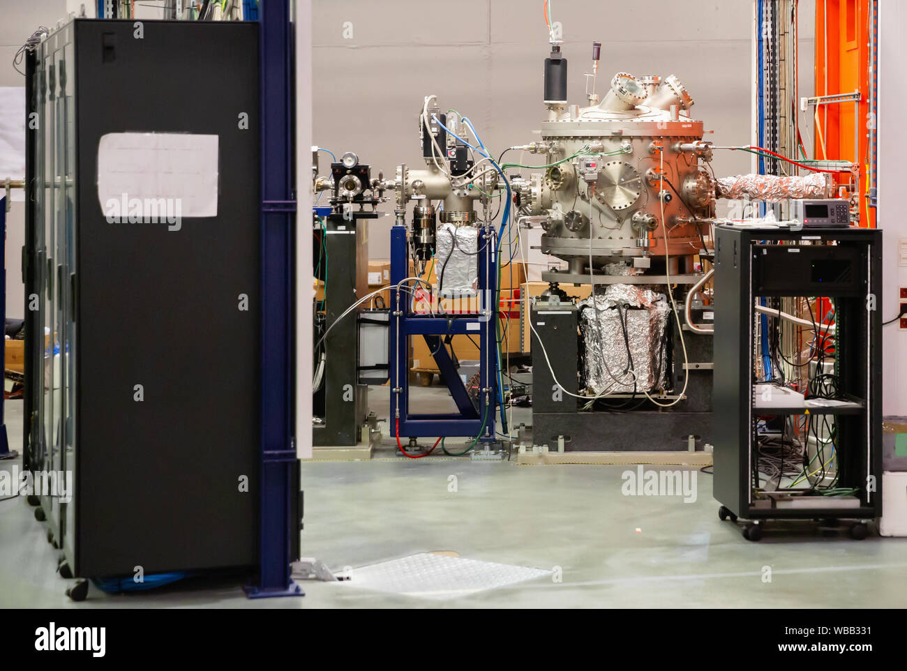 Neutron spectrometer hi-res stock photography and images - Alamy