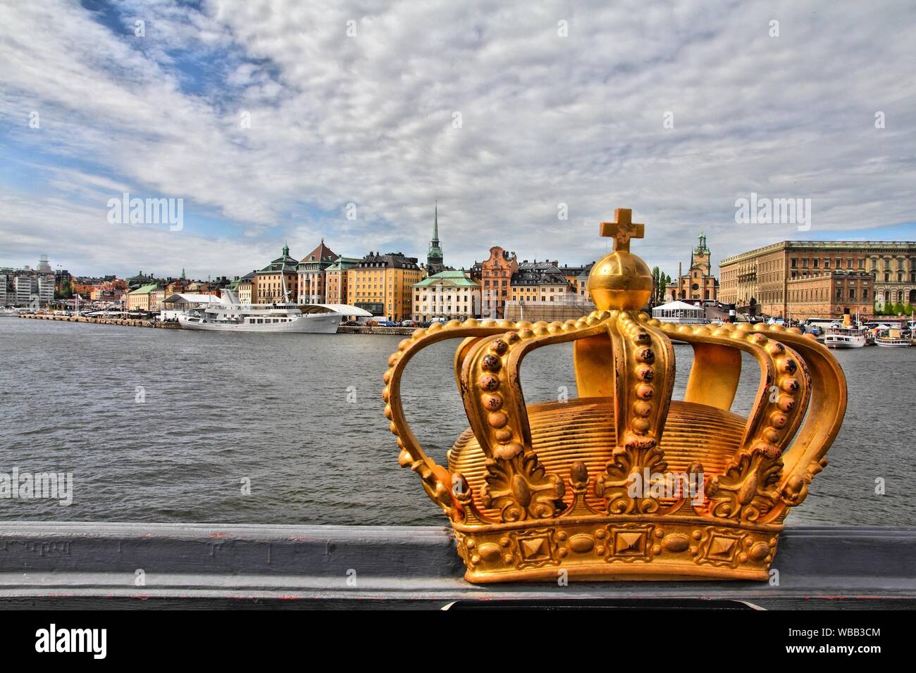 Stockholm, Sweden. Skeppsholmsbron (Skeppsholm Bridge) with its famous ...