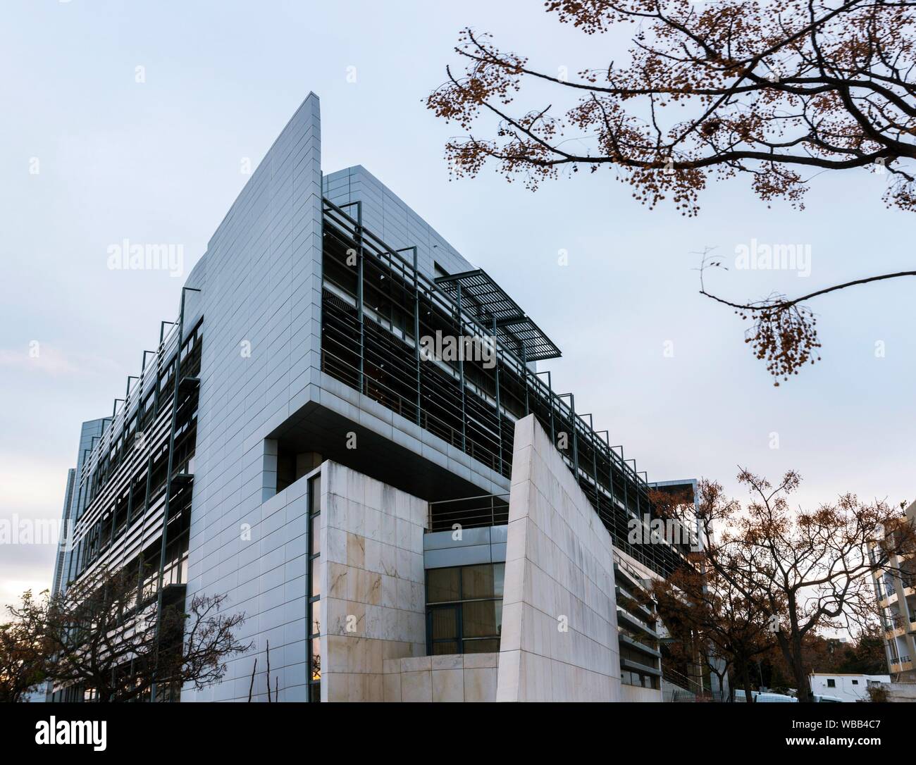 Modern building concrete facade lines hi-res stock photography and ...