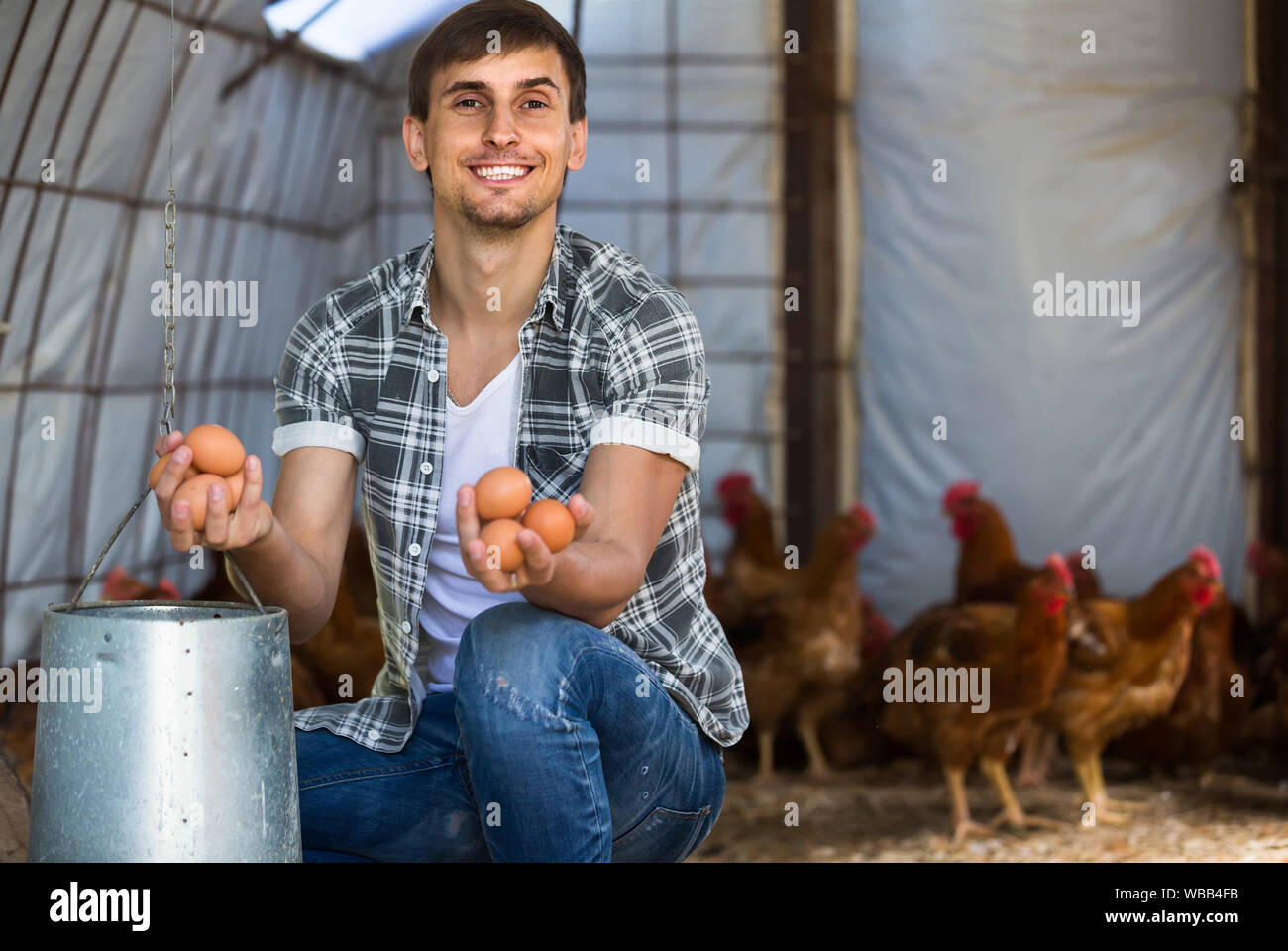 Carton house shell hi-res stock photography and images - Alamy