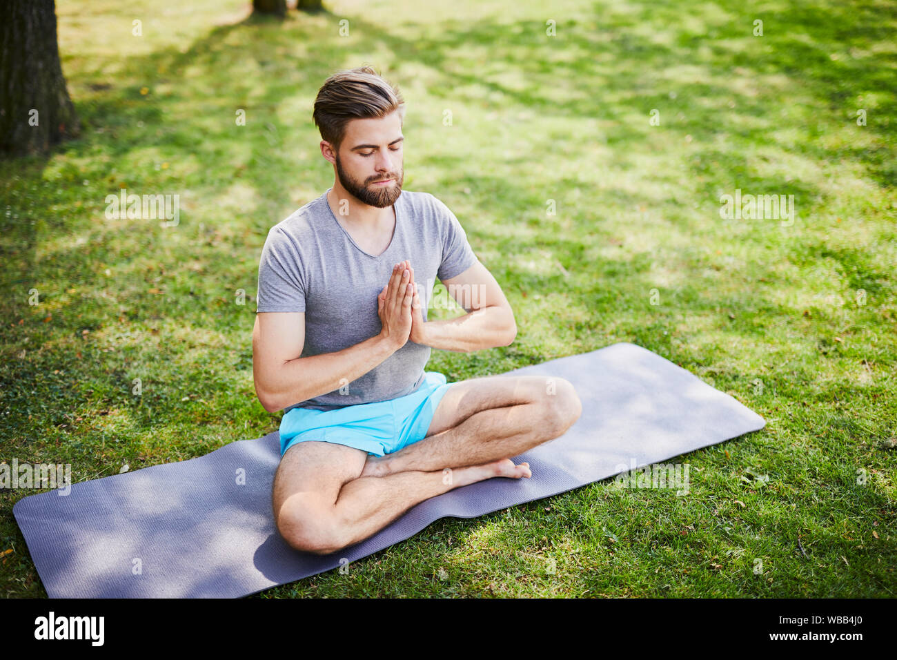 Meditative pose hi-res stock photography and images - Alamy