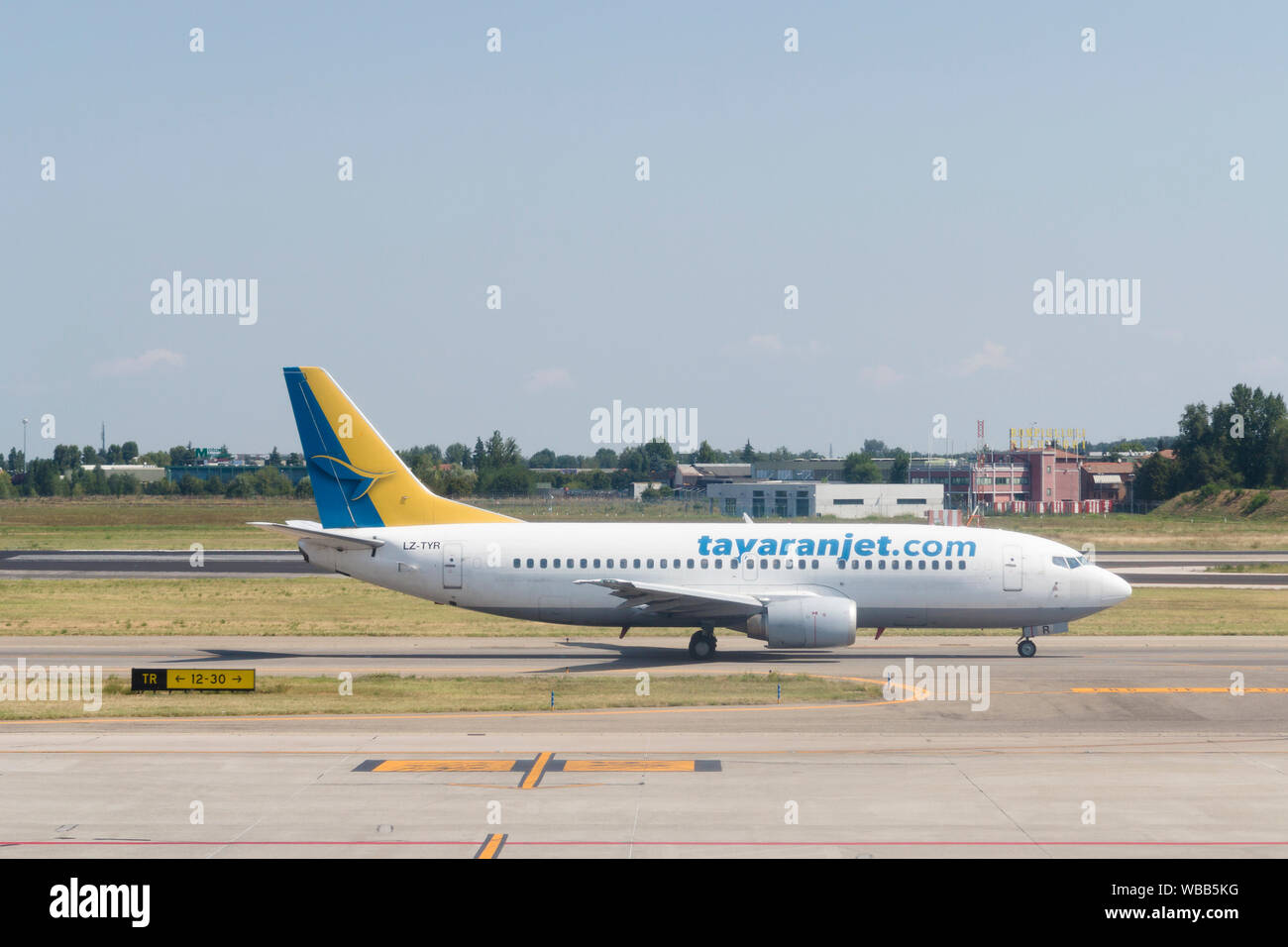 Tayaran jet hi-res stock photography and images - Alamy