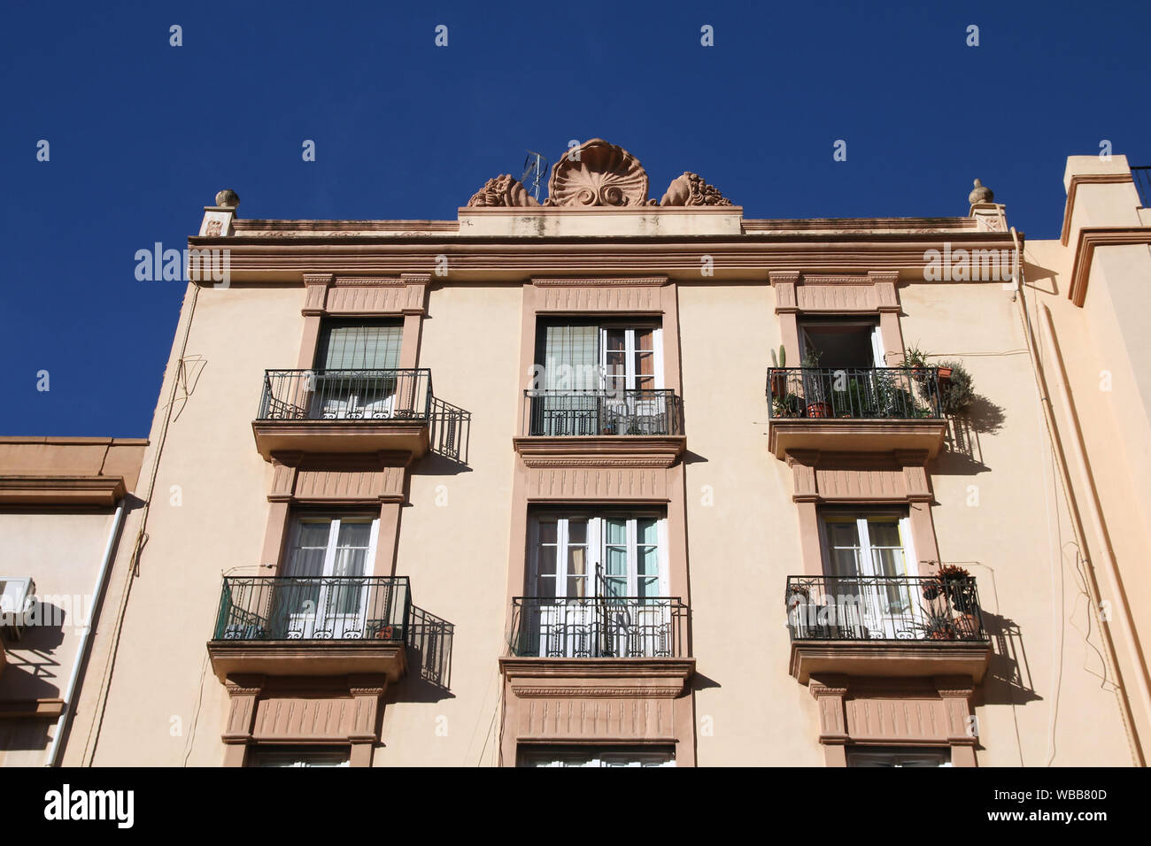 Apartment building generic architecture hi-res stock photography and images - Alamy