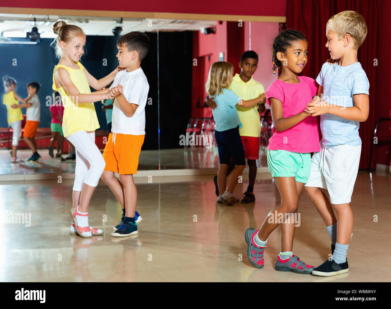 Boys girls dancing african american hi-res stock photography and images ...