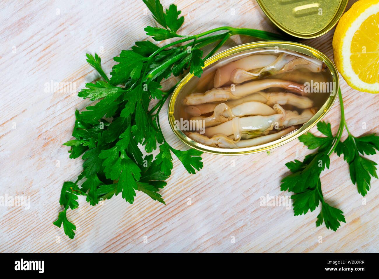 Feeding On Bivalves High Resolution Stock Photography and Images - Alamy