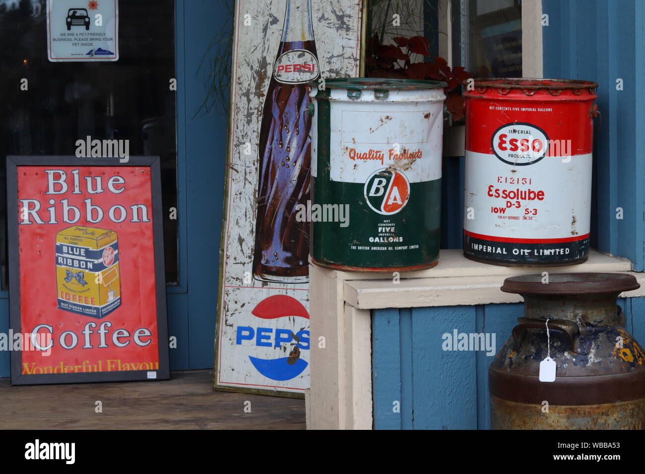 Antique coffee cans hi-res stock photography and images - Alamy