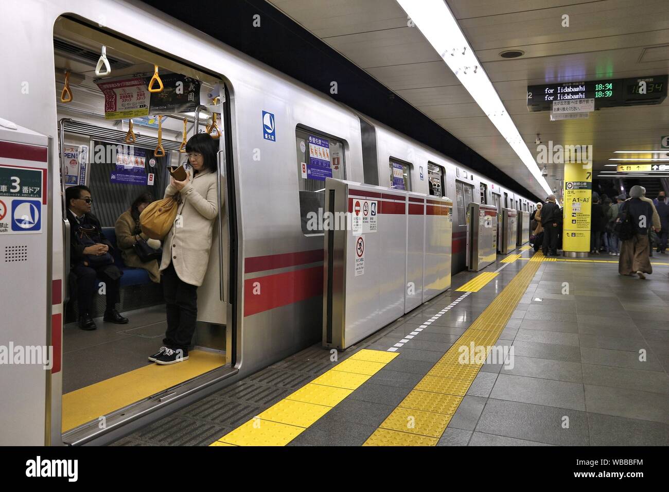 TOKYO, JAPAN - NOVEMBER 30, 2016: People wait for Toei Subway in Tokyo ...