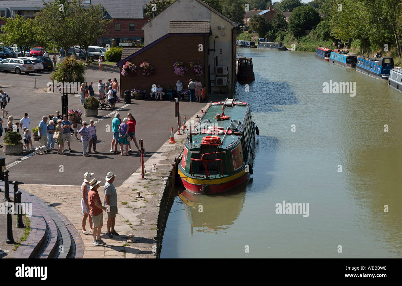Devizes wharf hi-res stock photography and images - Alamy