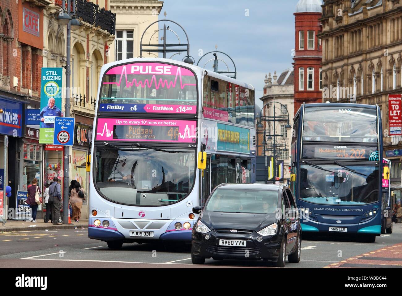 First bus leeds hi-res stock photography and images - Alamy