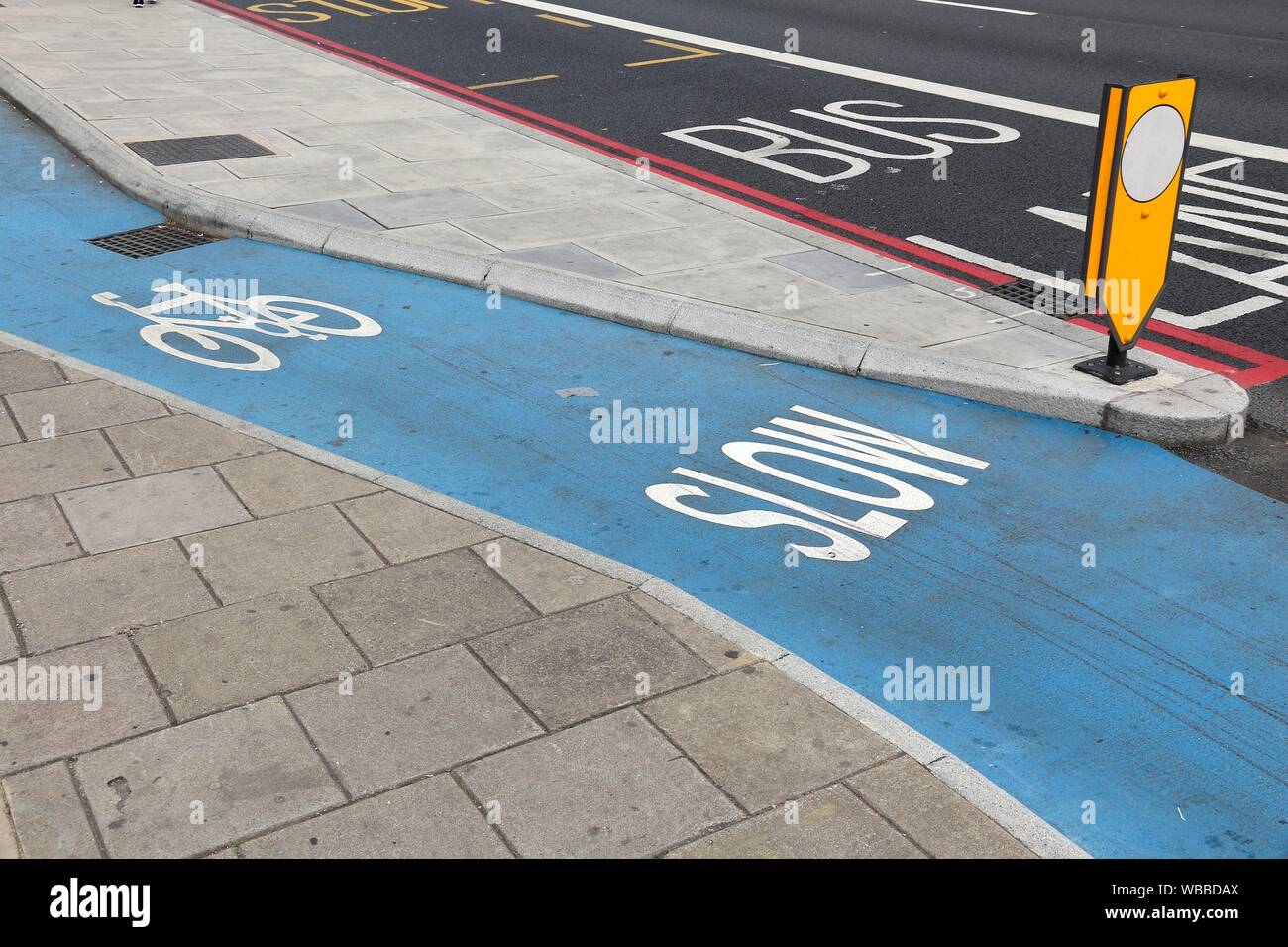 London england cycle route path blue hi-res stock photography and ...