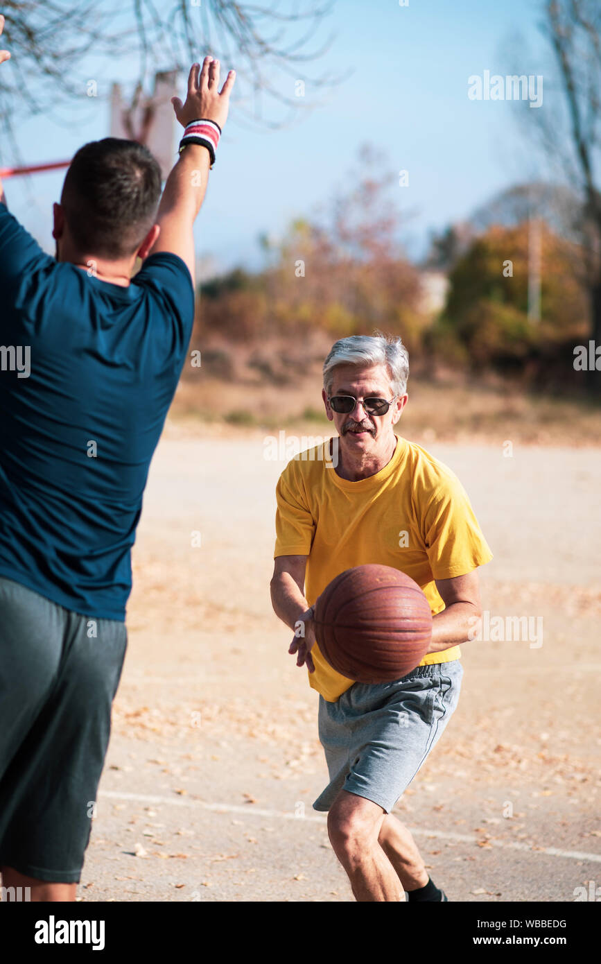 Two guys playing basketball hi-res stock photography and images - Alamy