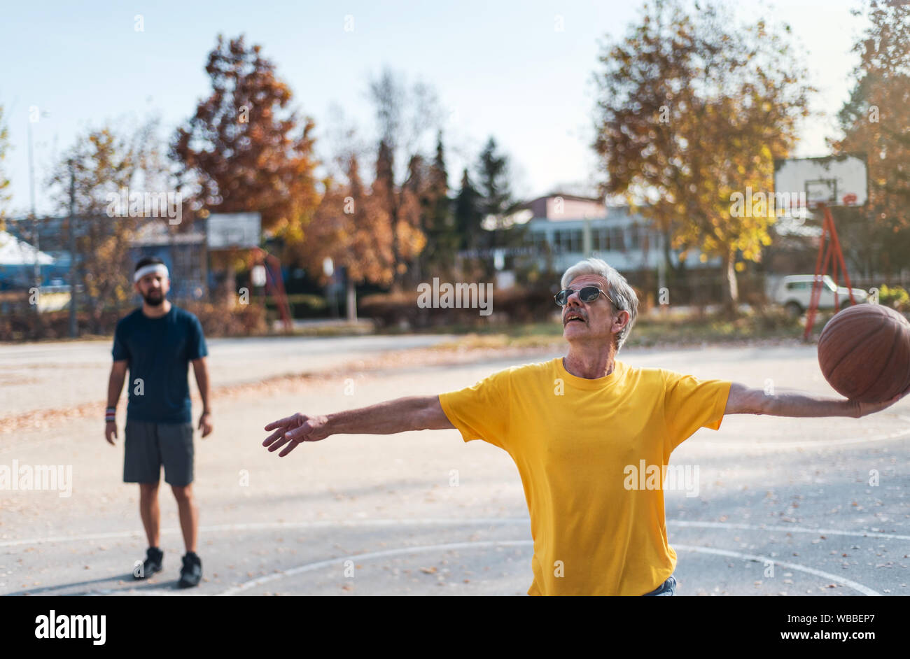 Two guys playing basketball hi-res stock photography and images - Alamy