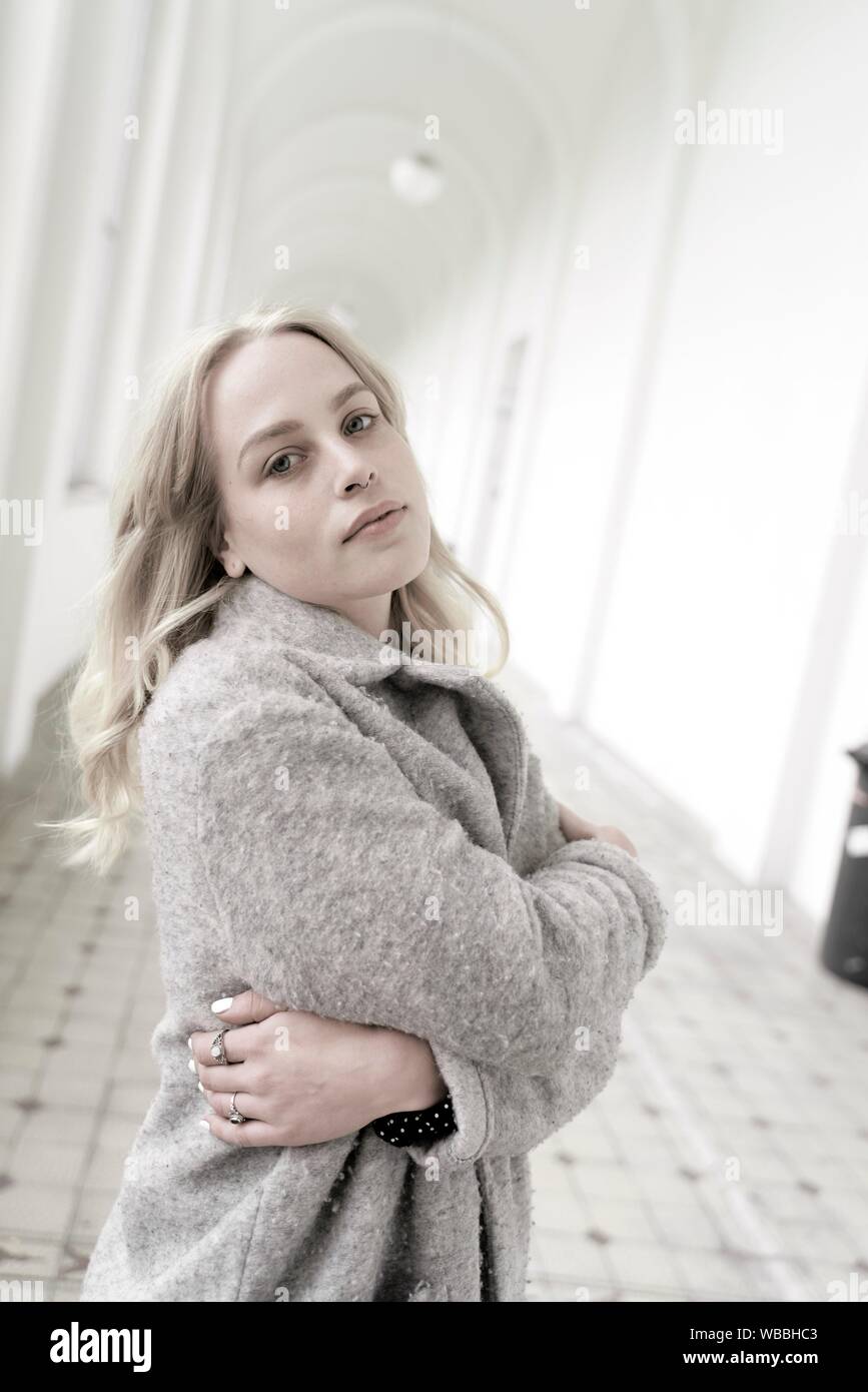 young aloof woman Stock Photo - Alamy young aloof woman Stock Photo - Alamy