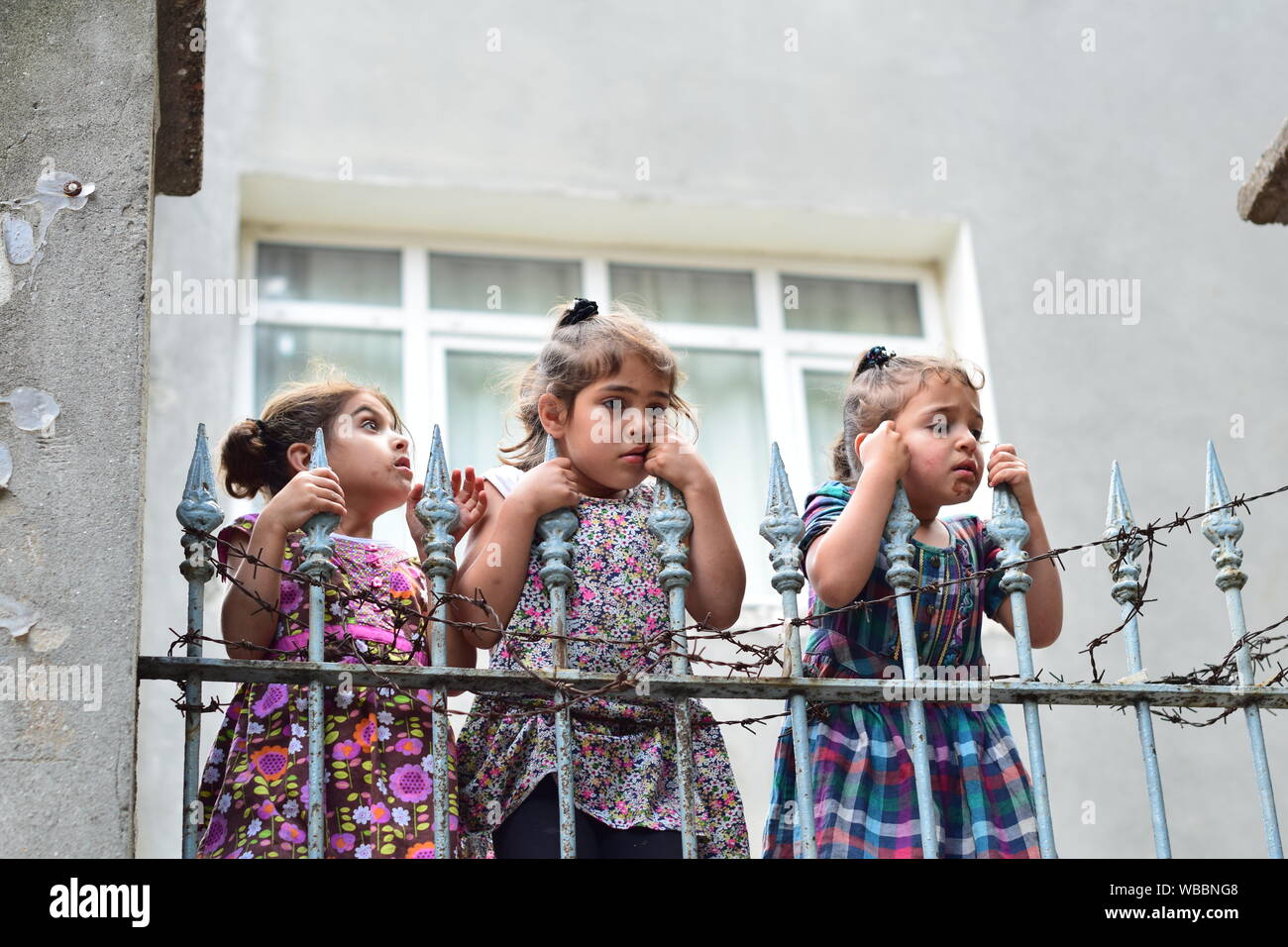 Syria war children crying hi-res stock photography and images - Alamy