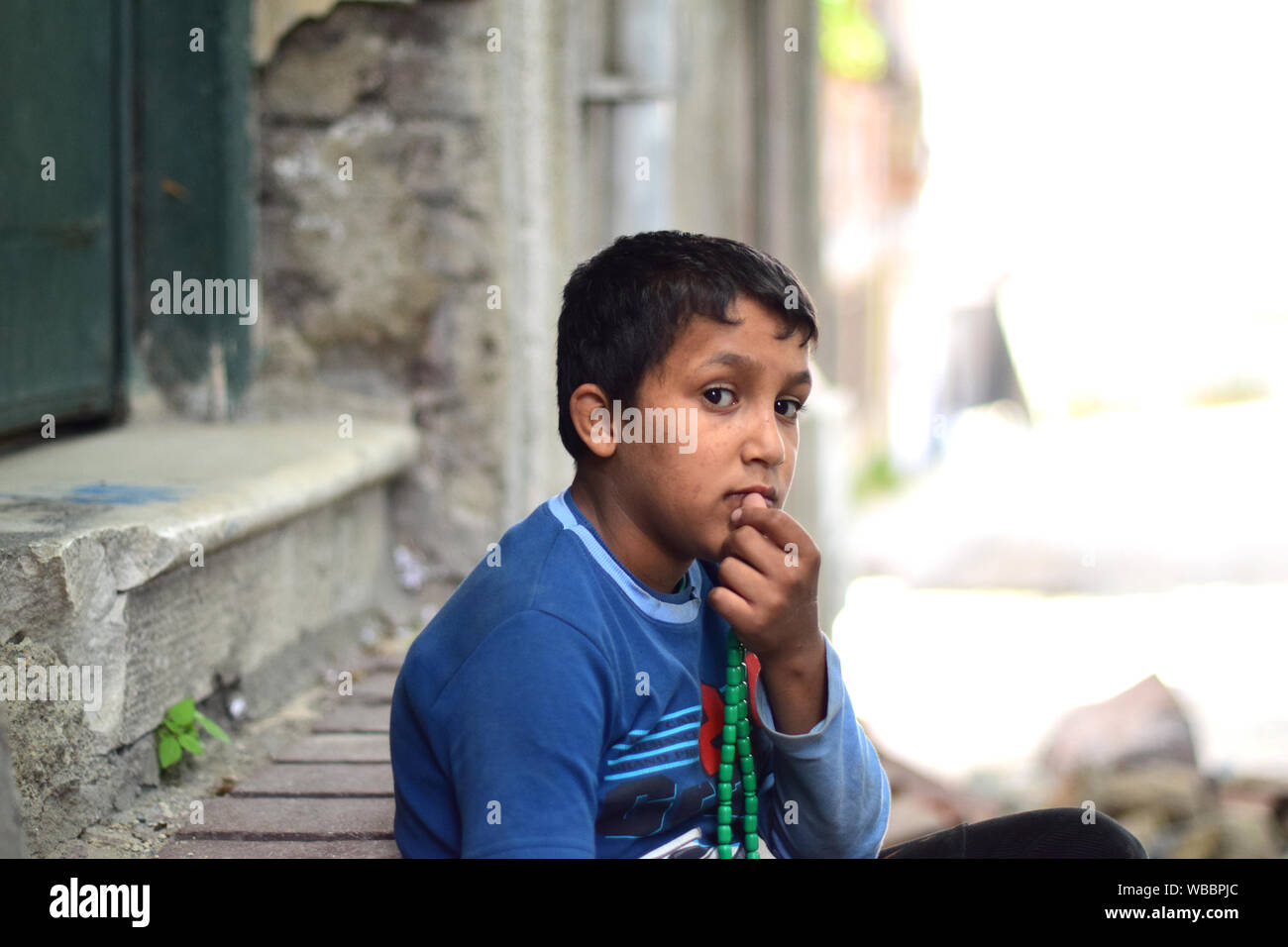 Syria war children crying hi-res stock photography and images - Alamy