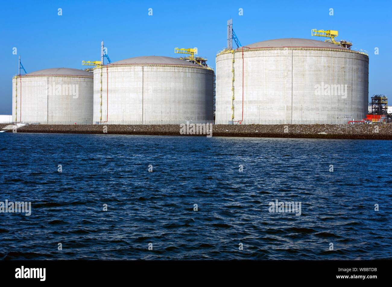Huge water storage tank hi-res stock photography and images - Alamy