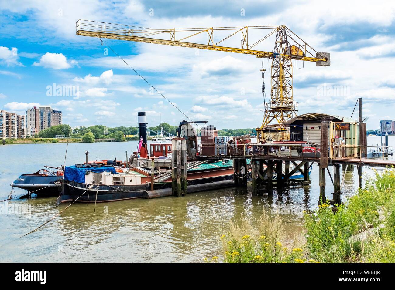 Small ships crane hi-res stock photography and images - Alamy