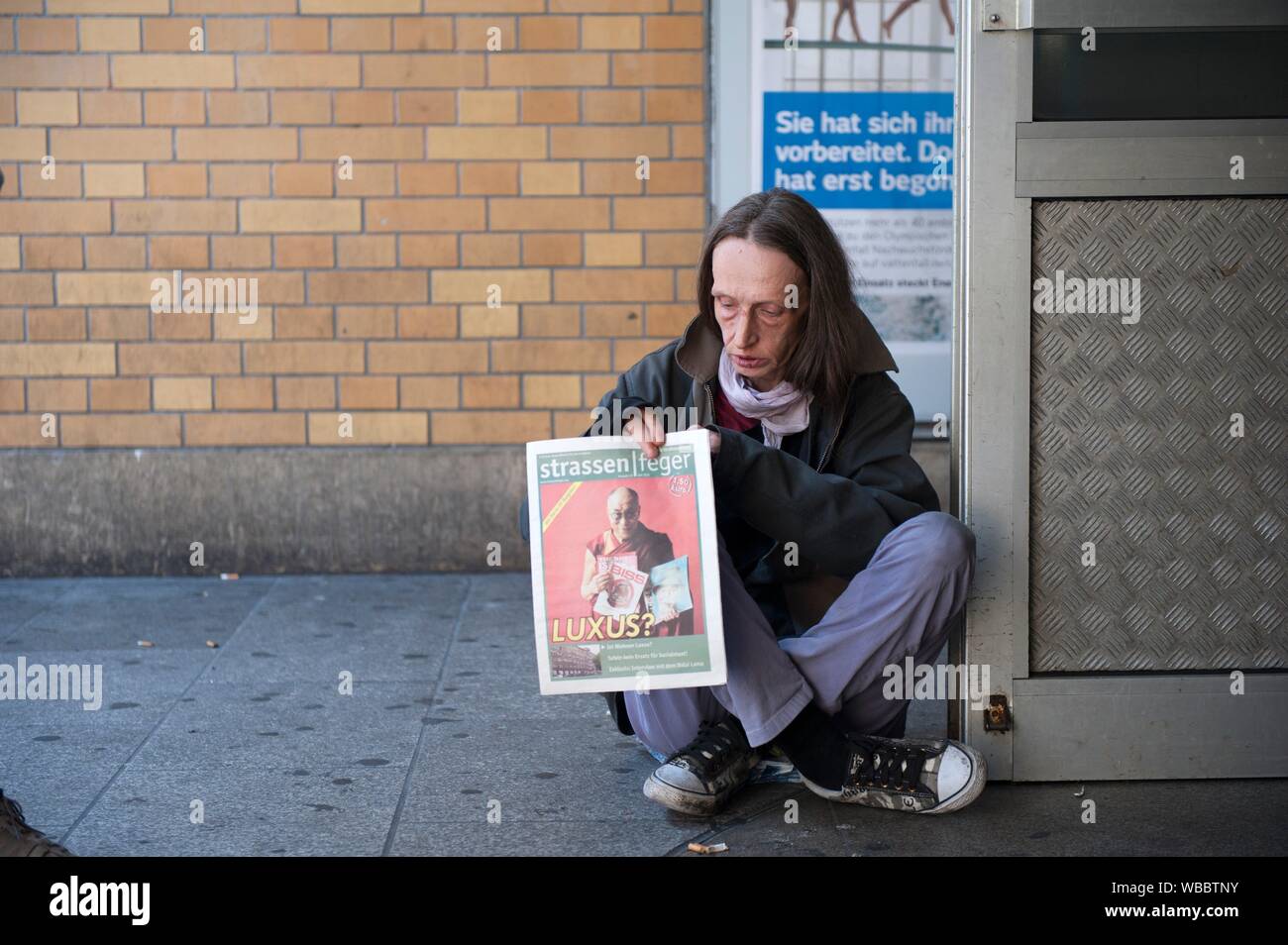 Homeless people berlin hi-res stock photography and images - Alamy
