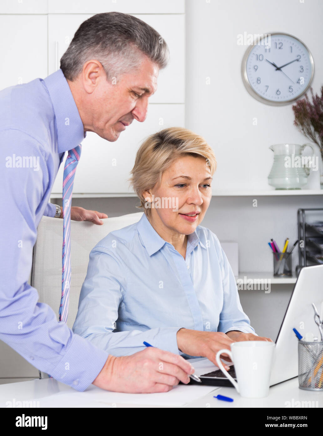 Assignment assistant hi-res stock photography and images - Alamy