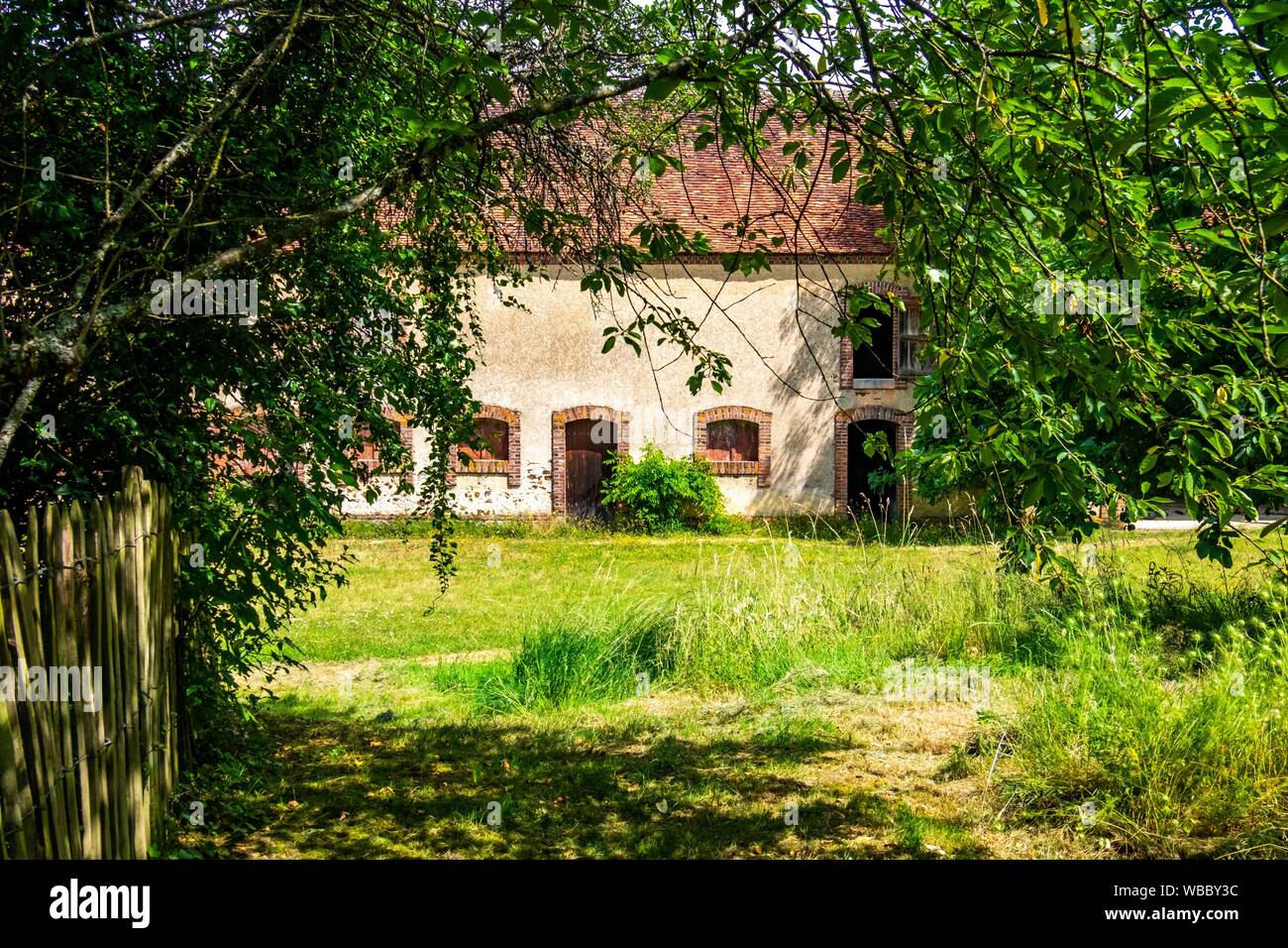 French Country Farm House High Resolution Stock Photography and Images ...