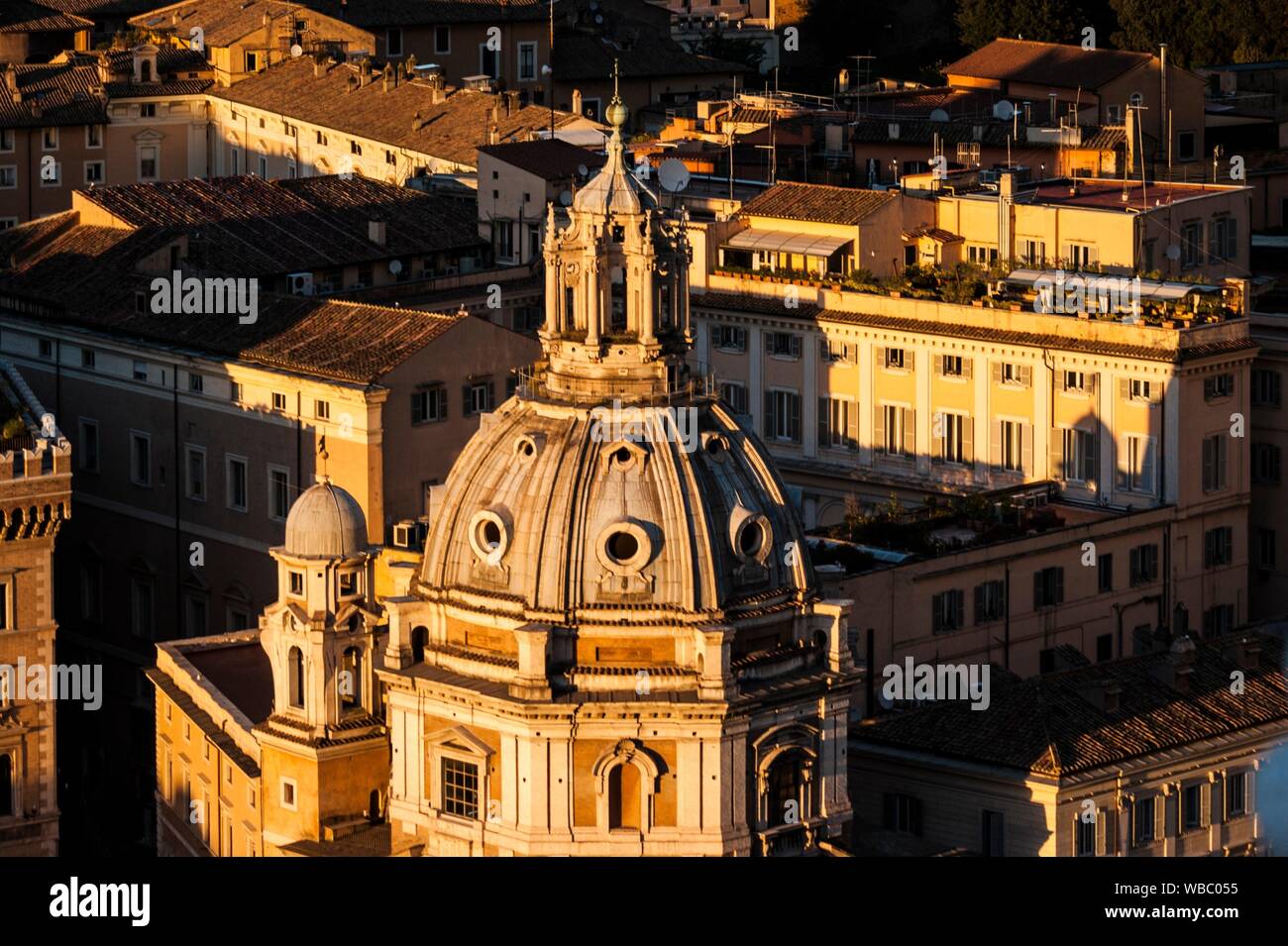 Monumento a vittorio emmanuele ii hi-res stock photography and images ...