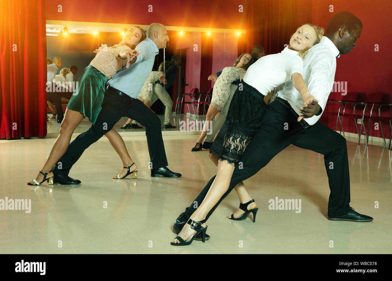 Couples practice studio dance hi-res stock photography and images - Alamy