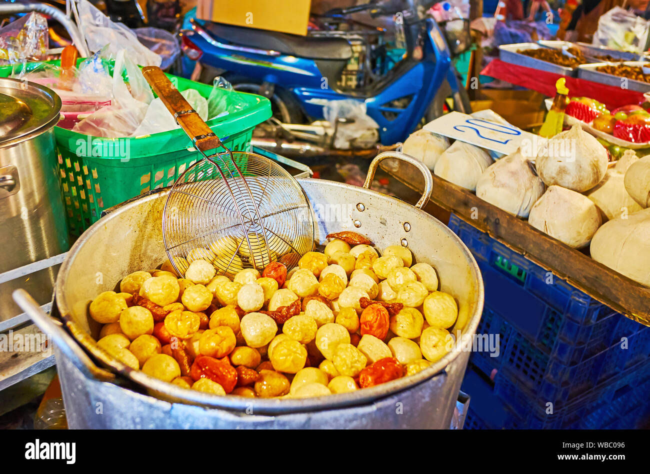 Deep fried fruit hi-res stock photography and images - Alamy