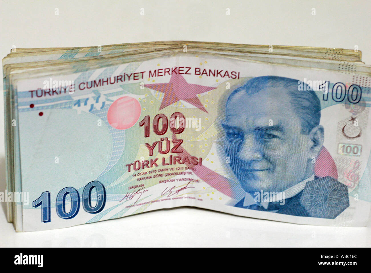 200 euro back hi-res stock photography and images - Alamy