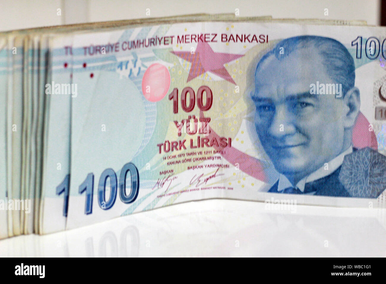 200 tl hi-res stock photography and images - Alamy