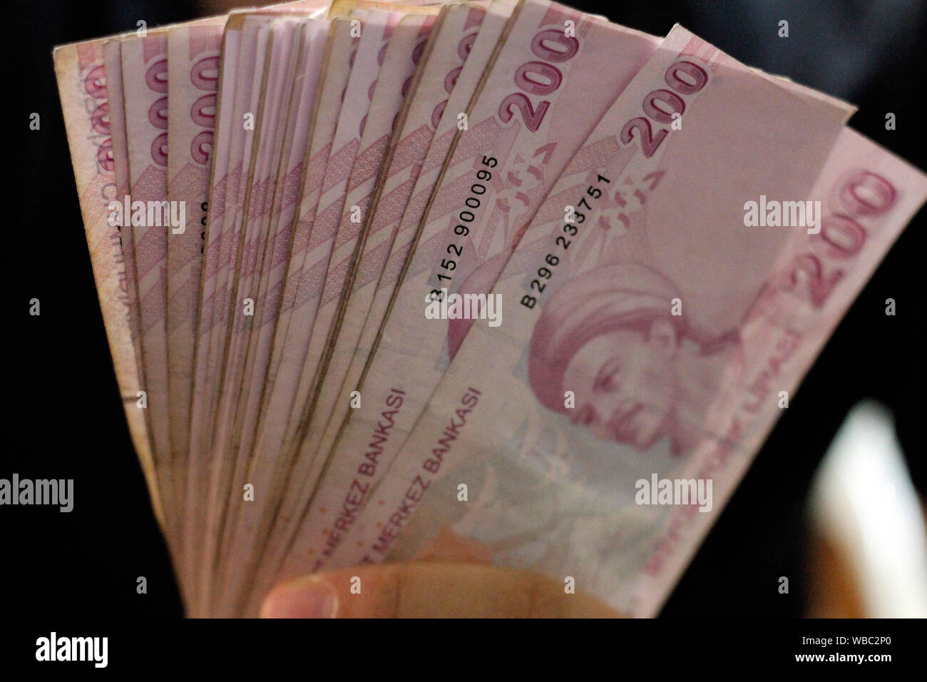 Turkish Lira banknots. 100 TL and 200 TL Stock Photo - Alamy