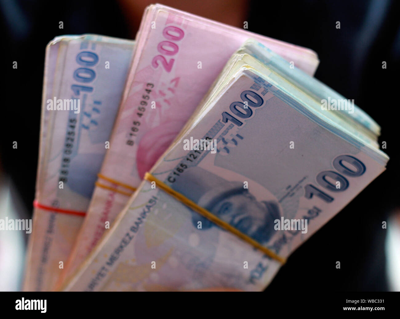 Turkish Lira banknots. 100 TL and 200 TL Stock Photo - Alamy