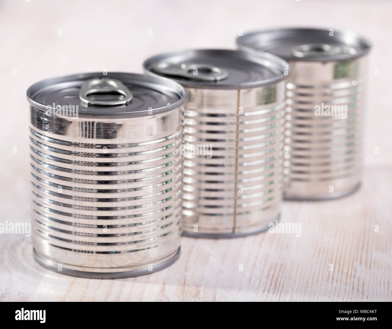 View of closed silver tin can for food Stock Photo - Alamy