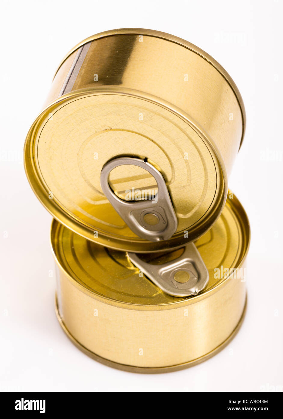 Unlabeled golden tin can on white background Stock Photo - Alamy