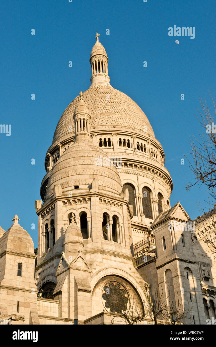 Sunset on the Sacre-Coeur (Sacred Heart of Christ) Roman Catholic ...