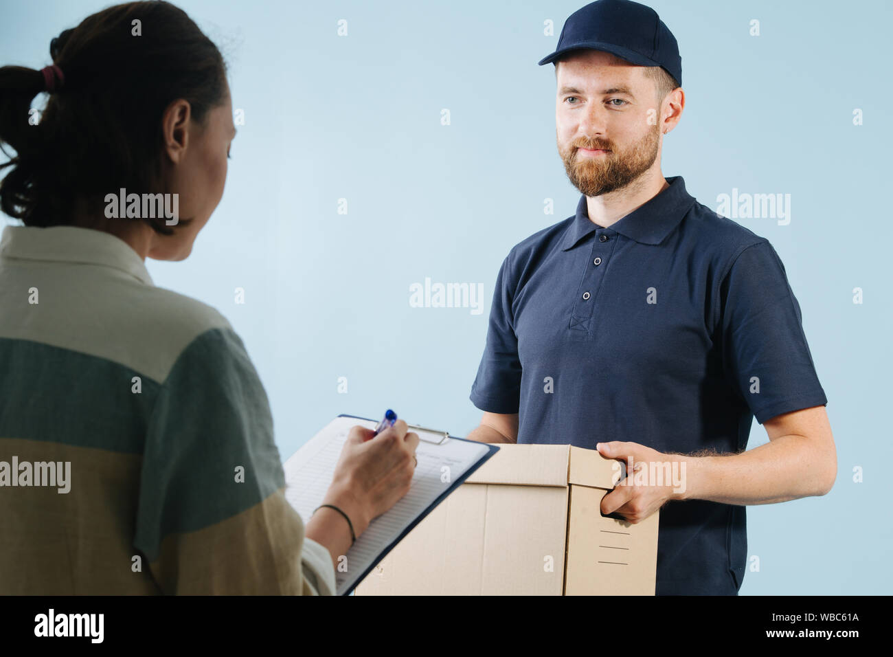 Signing paper hi-res stock photography and images - Alamy