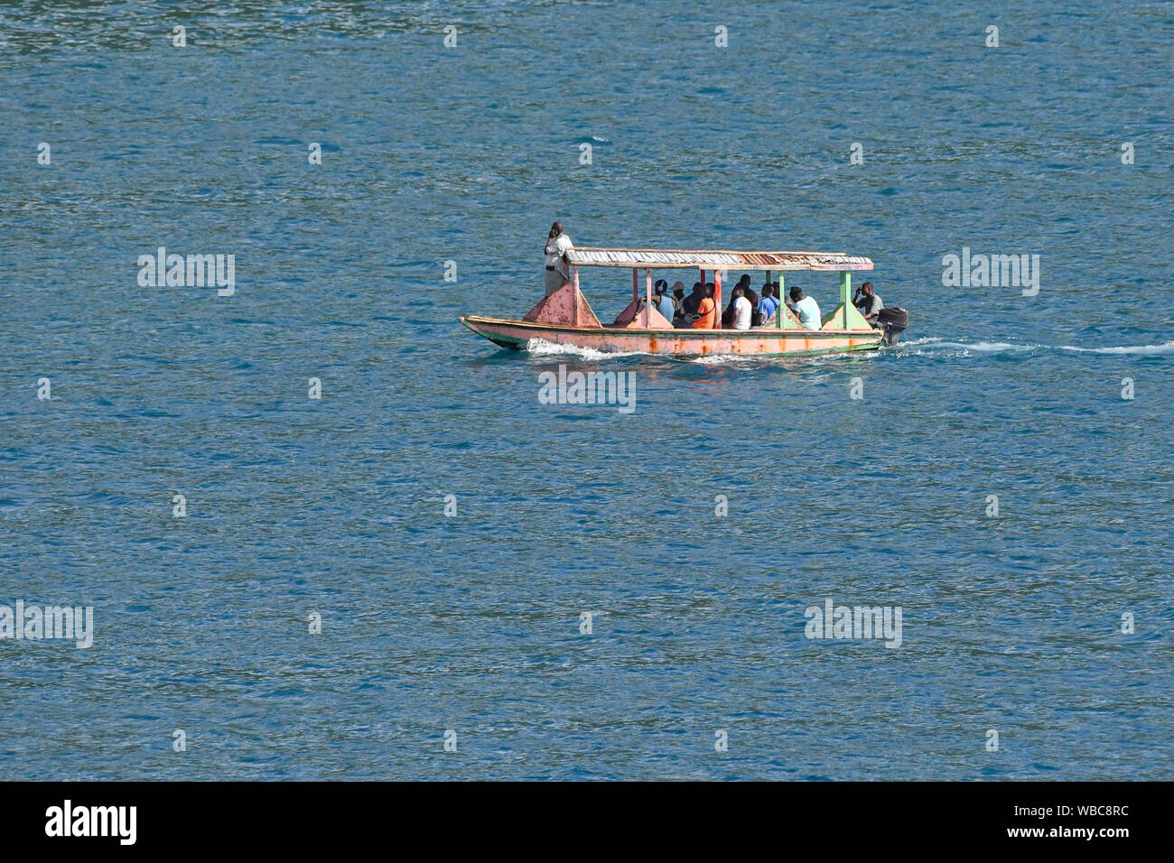 Haiti boat - Haitians travel by boat Stock Photo - Alamy