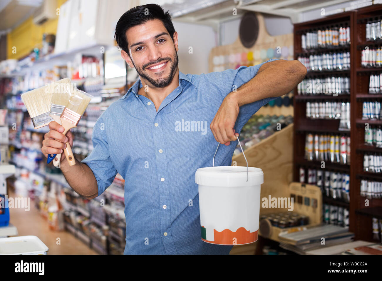 Man holding bucket laughing portrait hi-res stock photography and ...