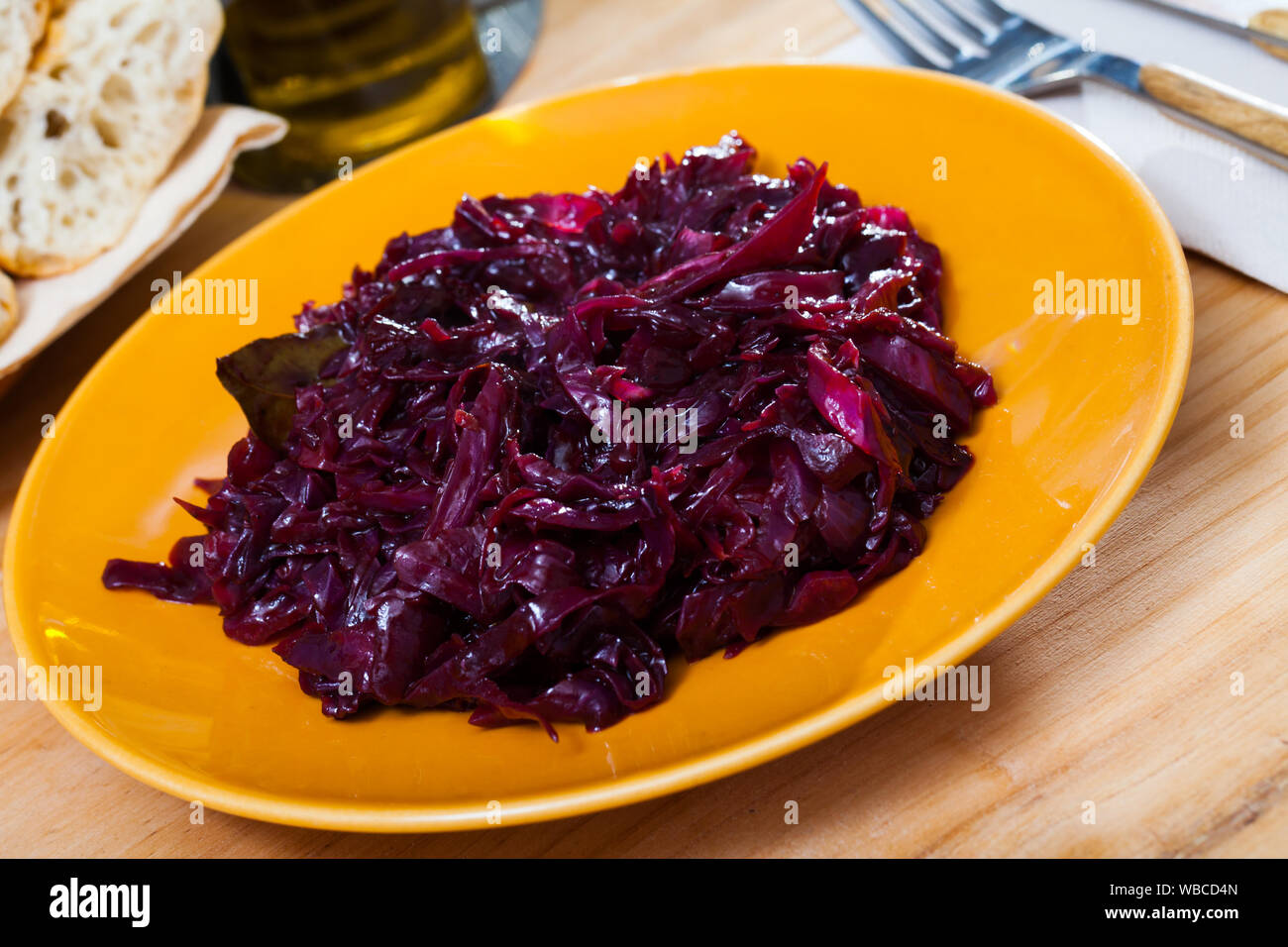 Braised red cabbage in orange plate Stock Photo - Alamy