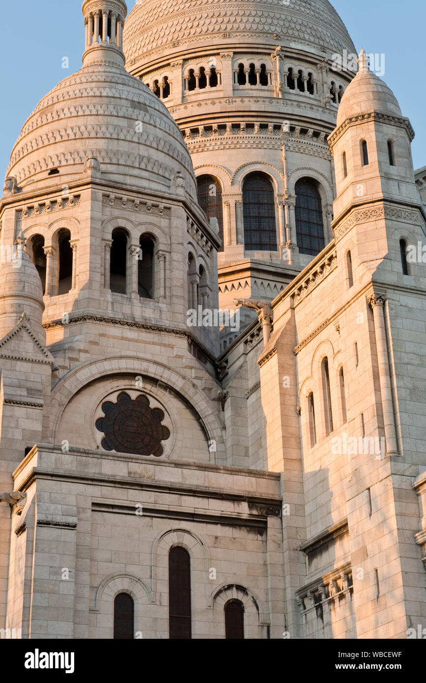 Sunset on the Sacre-Coeur (Sacred Heart of Christ) Roman Catholic ...