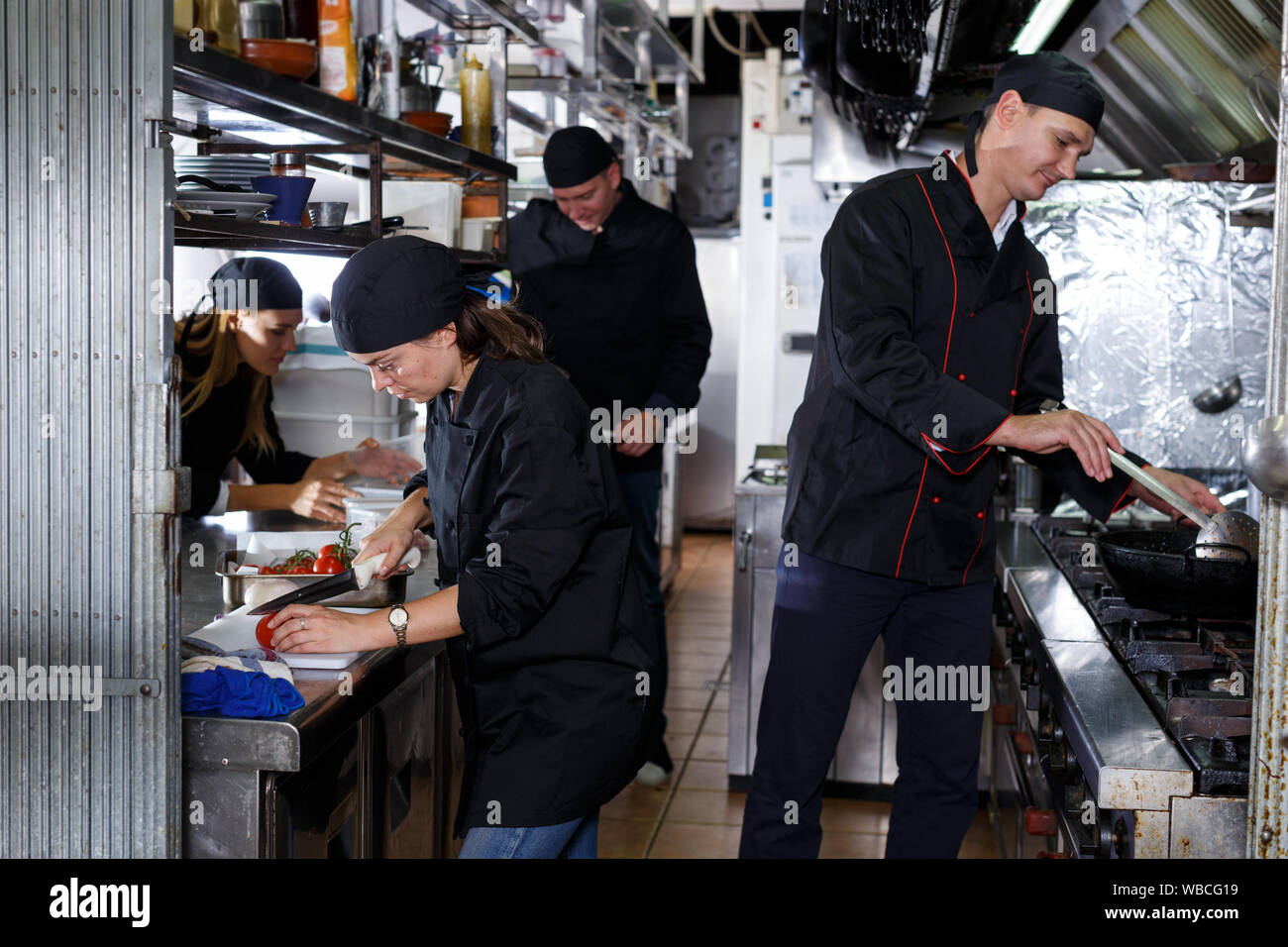 Professional cooks cooking dishes hi-res stock photography and images ...
