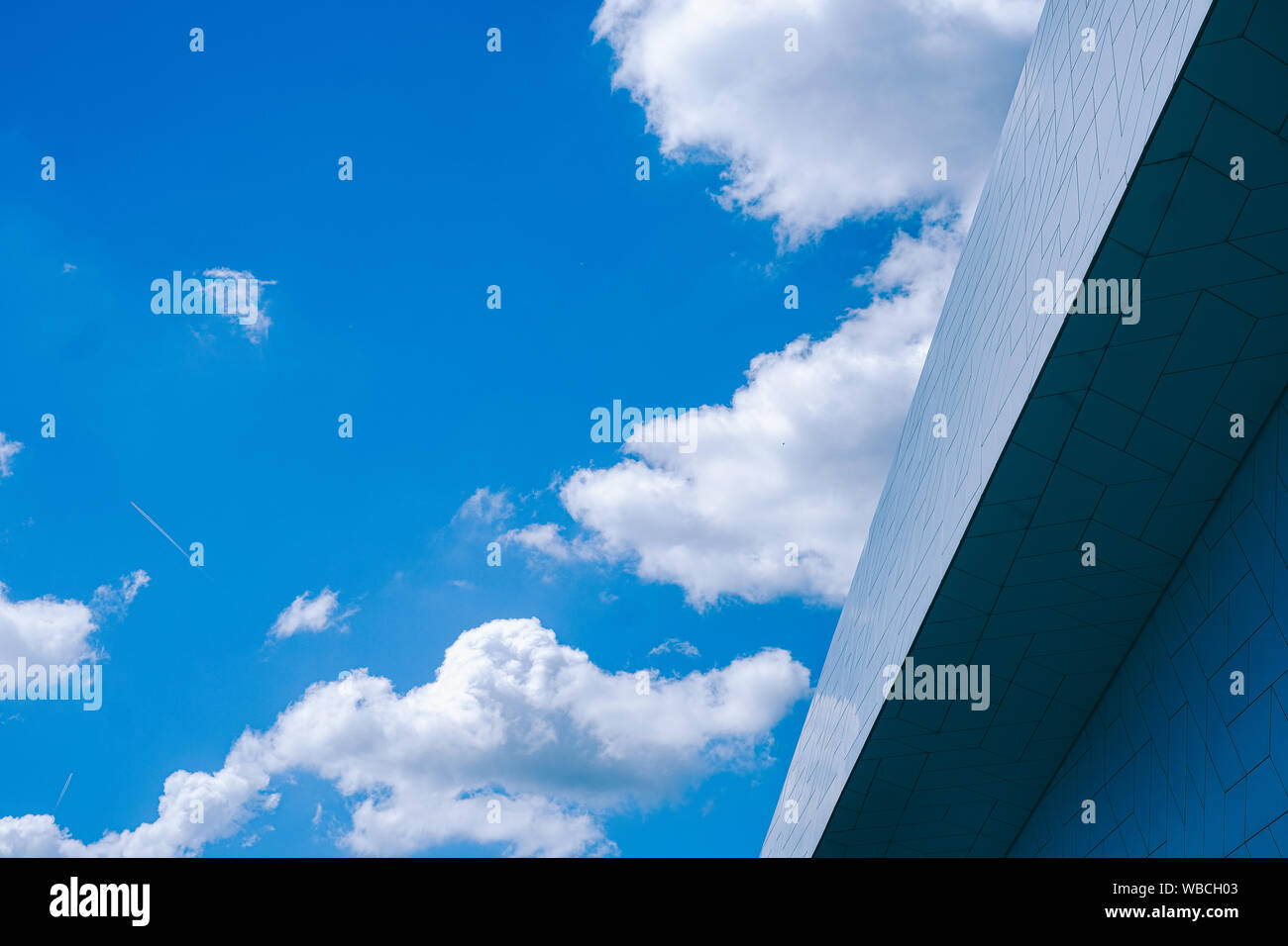 Skyscraper geometry hi-res stock photography and images - Alamy