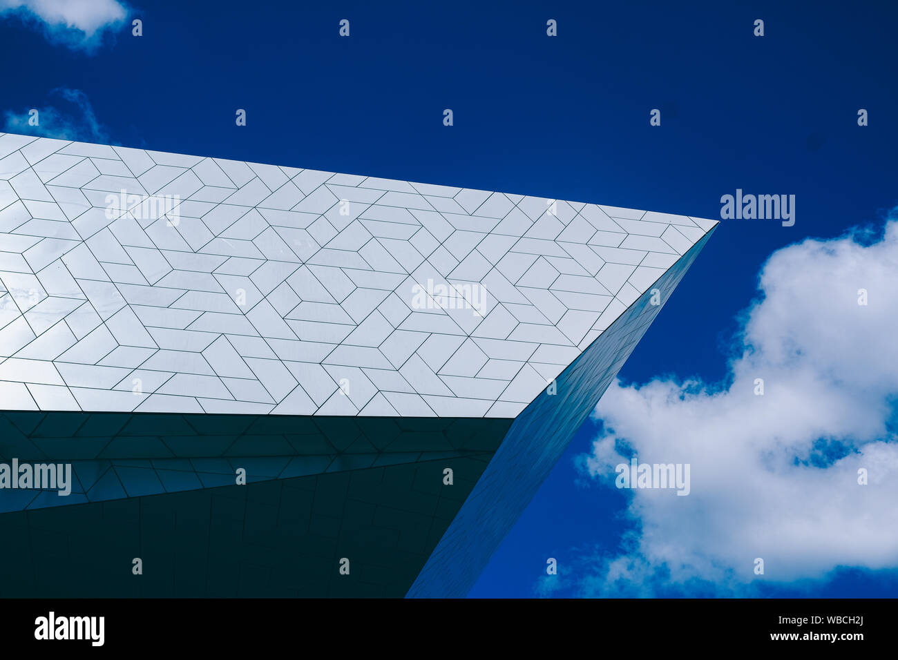 Skyscraper geometry hi-res stock photography and images - Alamy