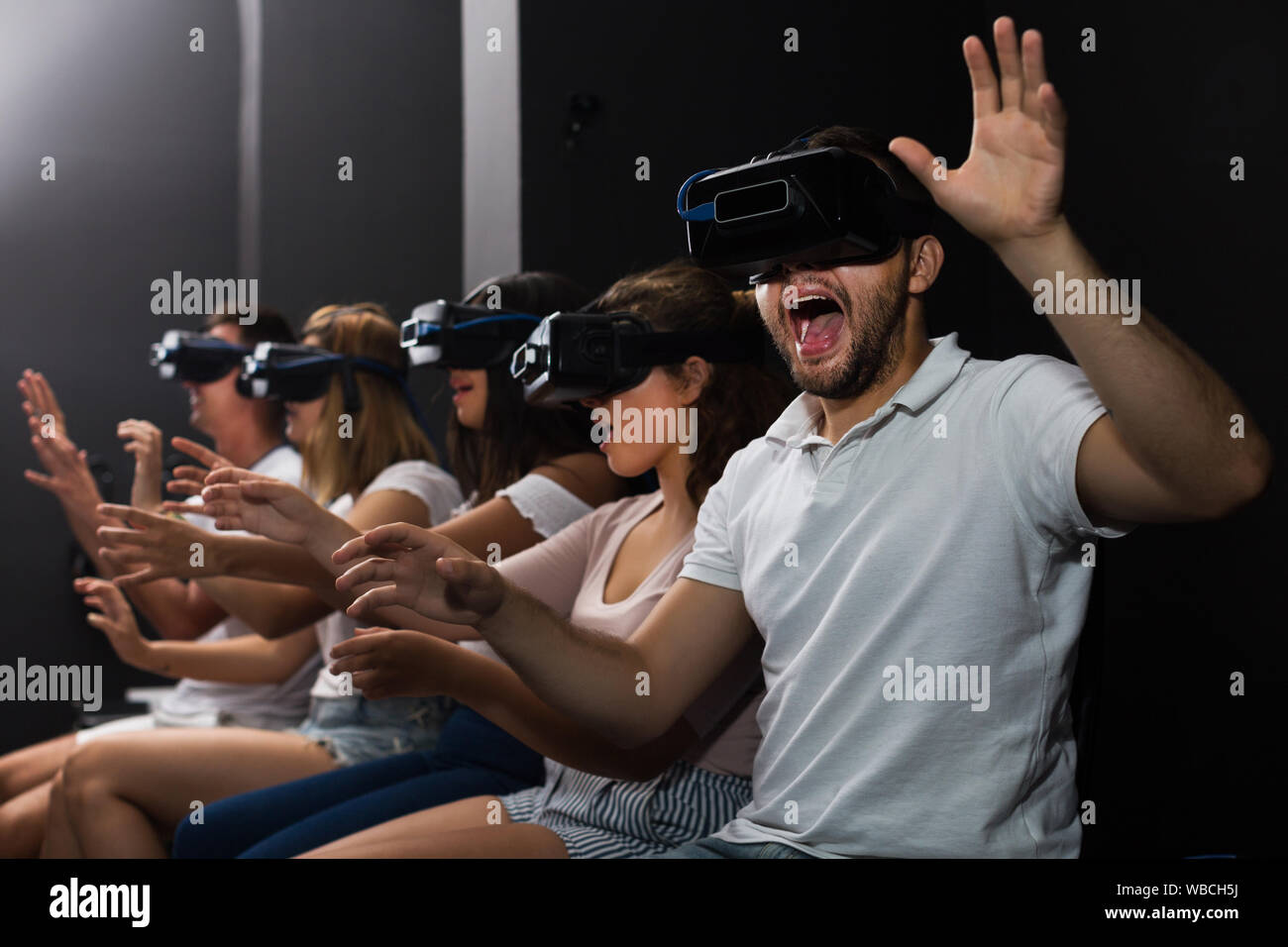 Female friends wearing vr hi-res stock photography and images - Alamy
