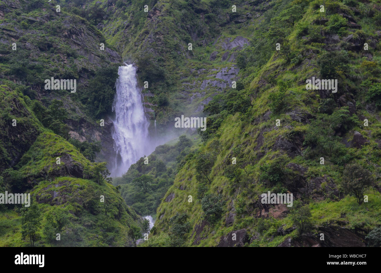 White waterfall hi-res stock photography and images - Alamy