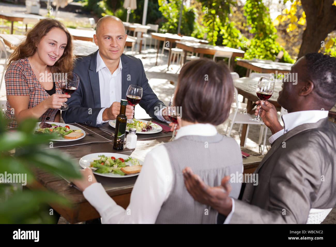 Two couples dinner restaurant hi-res stock photography and images - Alamy