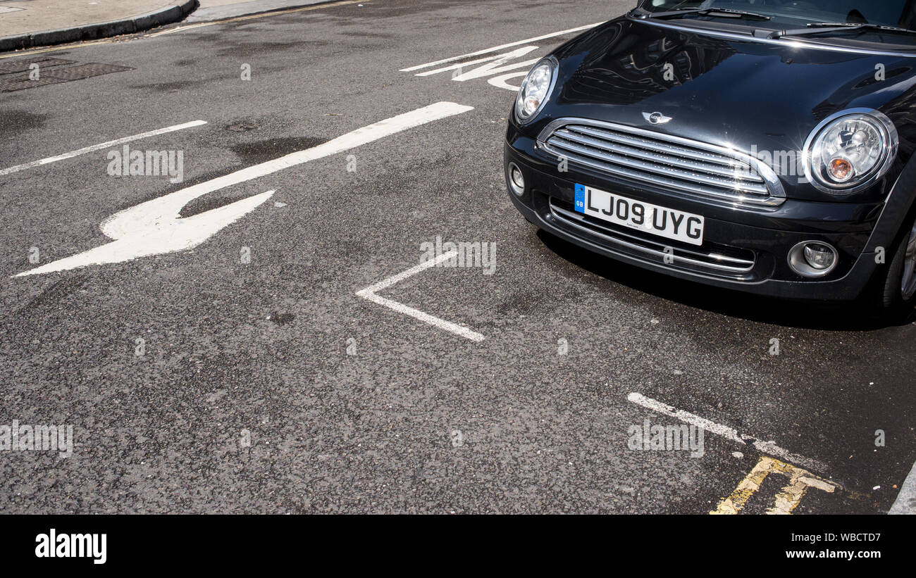Mini cooper sign hi-res stock photography and images - Alamy
