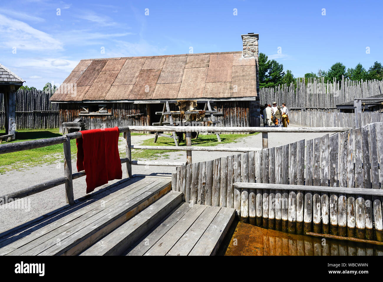 Iroquois village war hi-res stock photography and images - Alamy