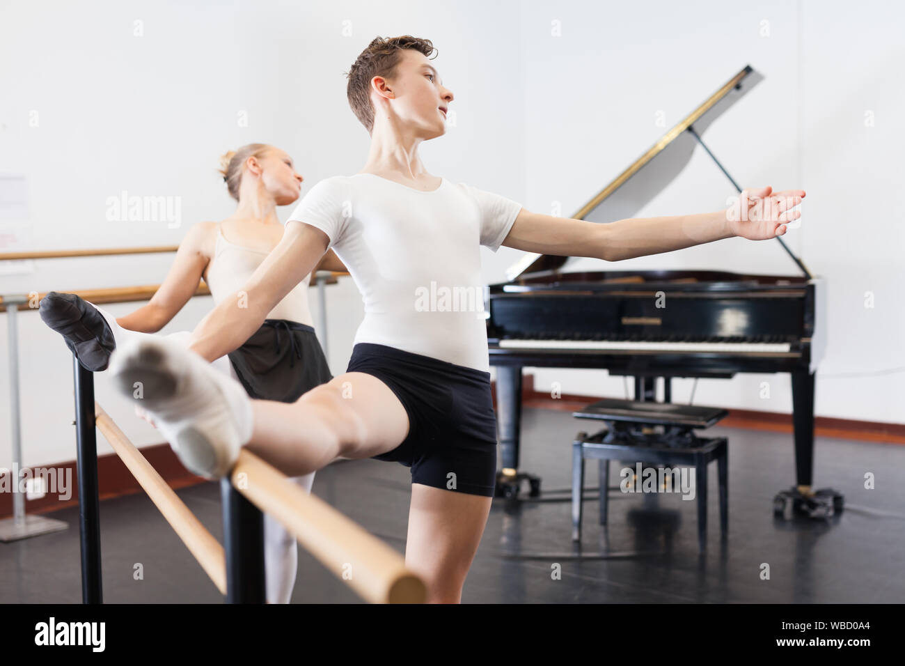 Choreographer teaches a ballet lesson in the studio Stock Photo - Alamy