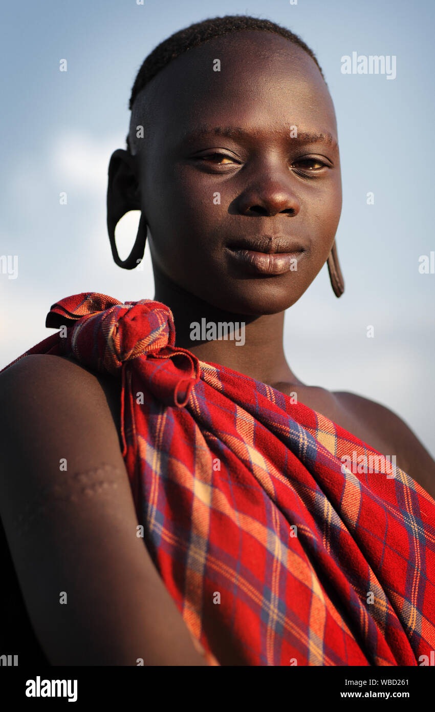 Portrait mursi woman lip plate hi-res stock photography and images - Alamy