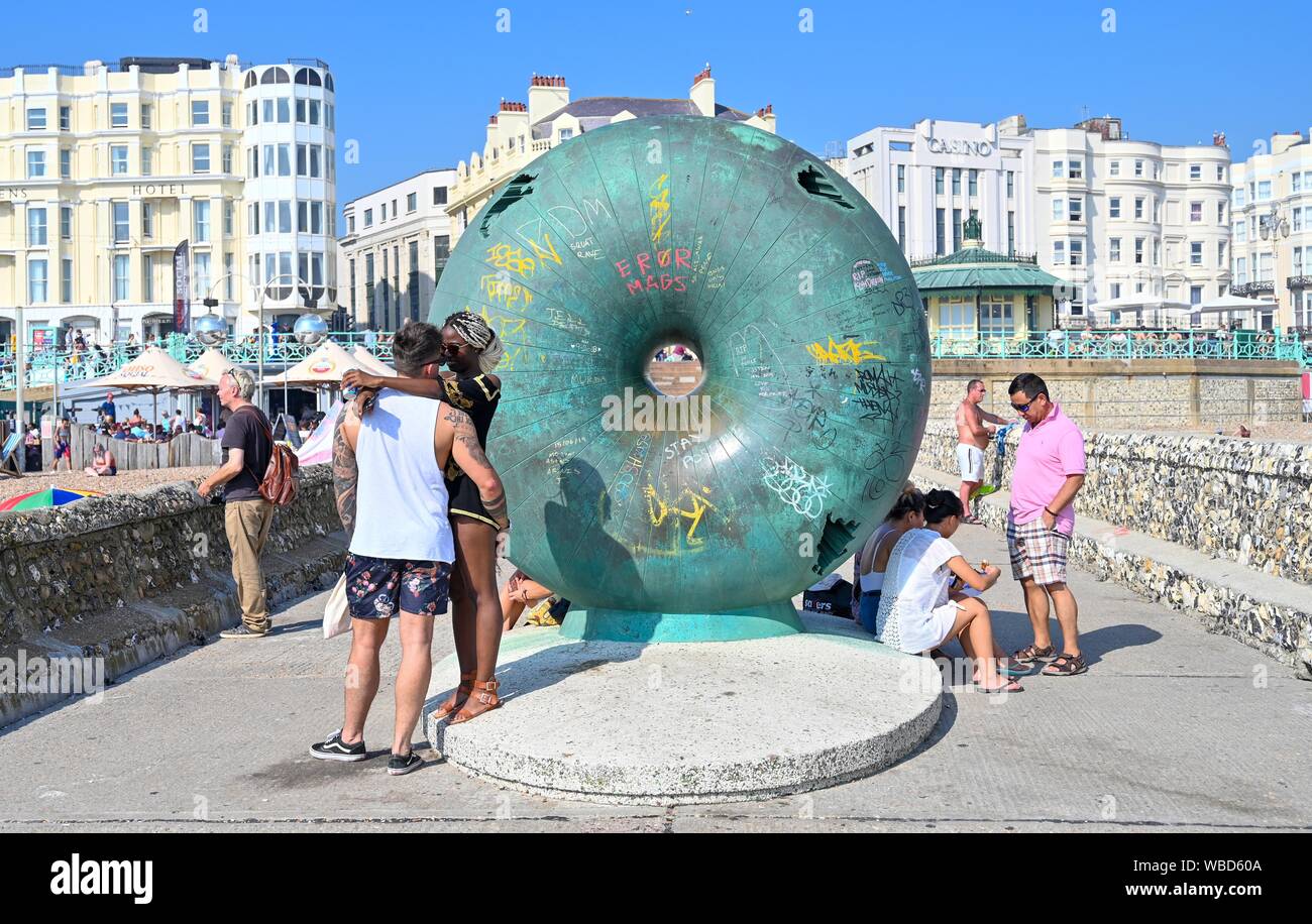 Set afloat hi-res stock photography and images - Alamy